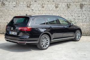 Black Volkswagen Passat B8 2015 in Liepaja, with an engine capacity of 1.40 L and mileage of 273 thousand km for 12500 €, photo 5 on AUTOMOTO.COM.LV