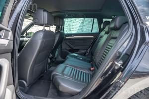 Black Volkswagen Passat B8 2015 in Liepaja, with an engine capacity of 1.40 L and mileage of 273 thousand km for 12500 €, photo 12 on AUTOMOTO.COM.LV