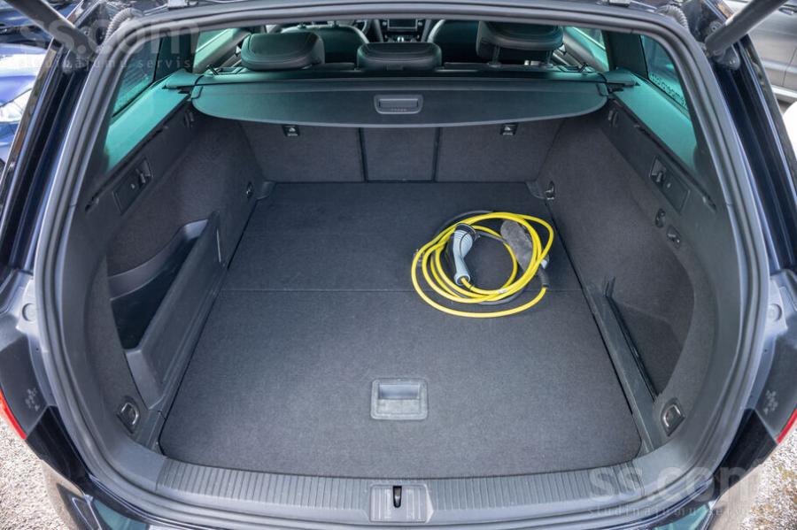 Black Volkswagen Passat B8 2015 in Liepaja, with an engine capacity of 1.40 L and mileage of 273 thousand km for 12500 €, photo 13 on AUTOMOTO.COM.LV