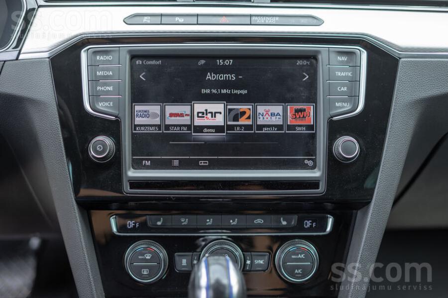Black Volkswagen Passat B8 2015 in Liepaja, with an engine capacity of 1.40 L and mileage of 273 thousand km for 12500 €, photo 19 on AUTOMOTO.COM.LV