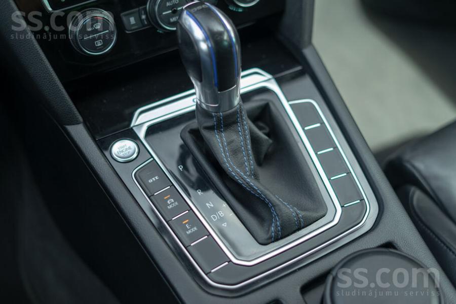 Black Volkswagen Passat B8 2015 in Liepaja, with an engine capacity of 1.40 L and mileage of 273 thousand km for 12500 €, photo 20 on AUTOMOTO.COM.LV