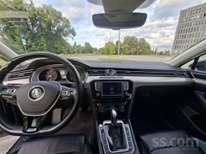 Black Volkswagen Passat B8 2015 in Riga, with an engine capacity of 2.00 L and mileage of 190 thousand km for 9500 €, photo 6 on AUTOMOTO.COM.LV