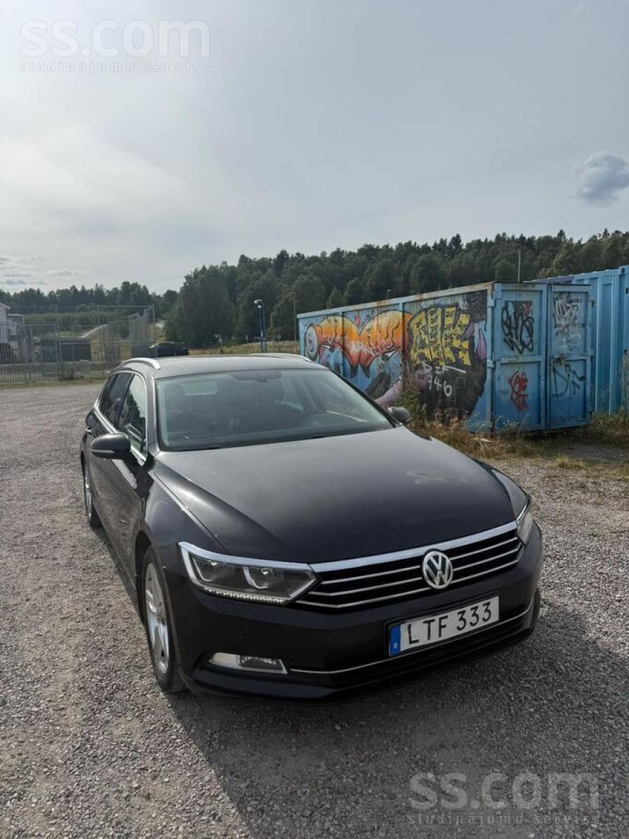 Black Volkswagen Passat B8 2015 in Riga, with an engine capacity of 2.00 L and mileage of 333 thousand km for 5900 €, photo 1 on AUTOMOTO.COM.LV