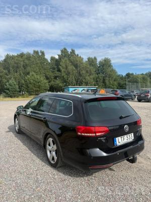 Black Volkswagen Passat B8 2015 in Riga, with an engine capacity of 2.00 L and mileage of 333 thousand km for 5900 €, photo 5 on AUTOMOTO.COM.LV
