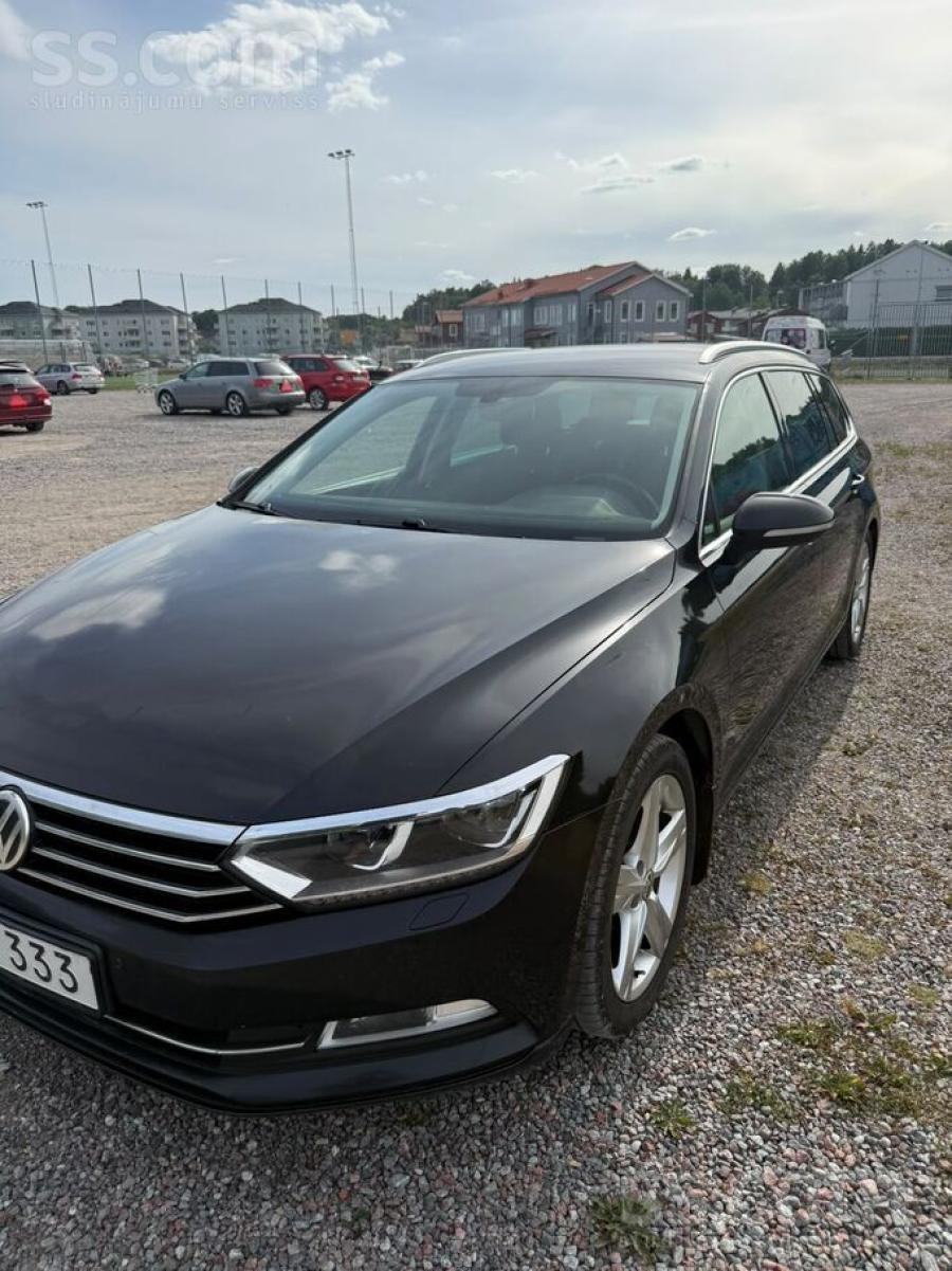 Black Volkswagen Passat B8 2015 in Riga, with an engine capacity of 2.00 L and mileage of 333 thousand km for 5900 €, photo 7 on AUTOMOTO.COM.LV