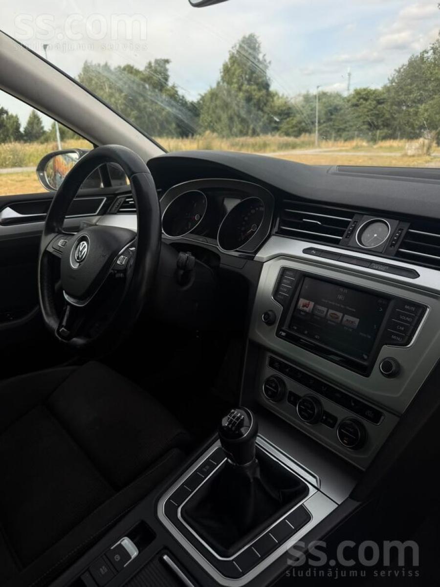 Black Volkswagen Passat B8 2015 in Riga, with an engine capacity of 2.00 L and mileage of 333 thousand km for 5900 €, photo 9 on AUTOMOTO.COM.LV