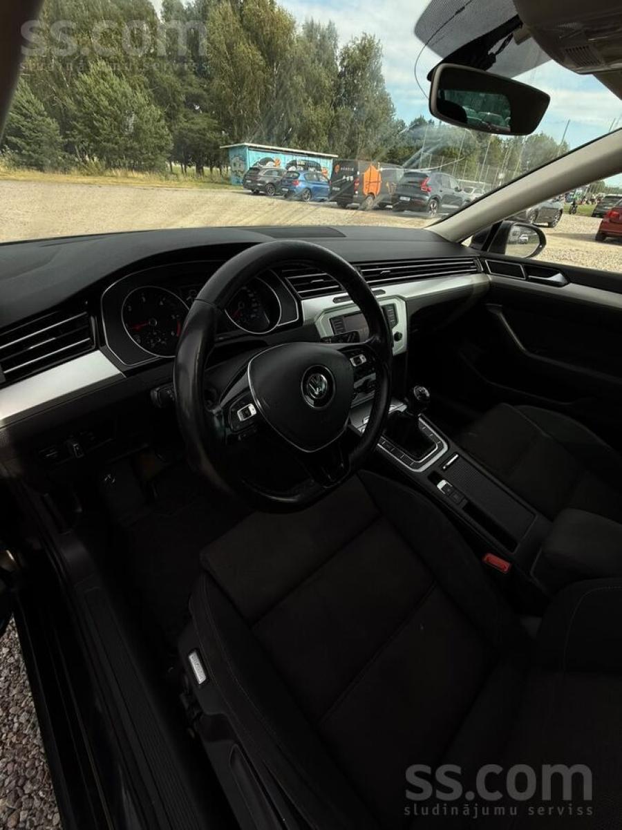 Black Volkswagen Passat B8 2015 in Riga, with an engine capacity of 2.00 L and mileage of 333 thousand km for 5900 €, photo 10 on AUTOMOTO.COM.LV