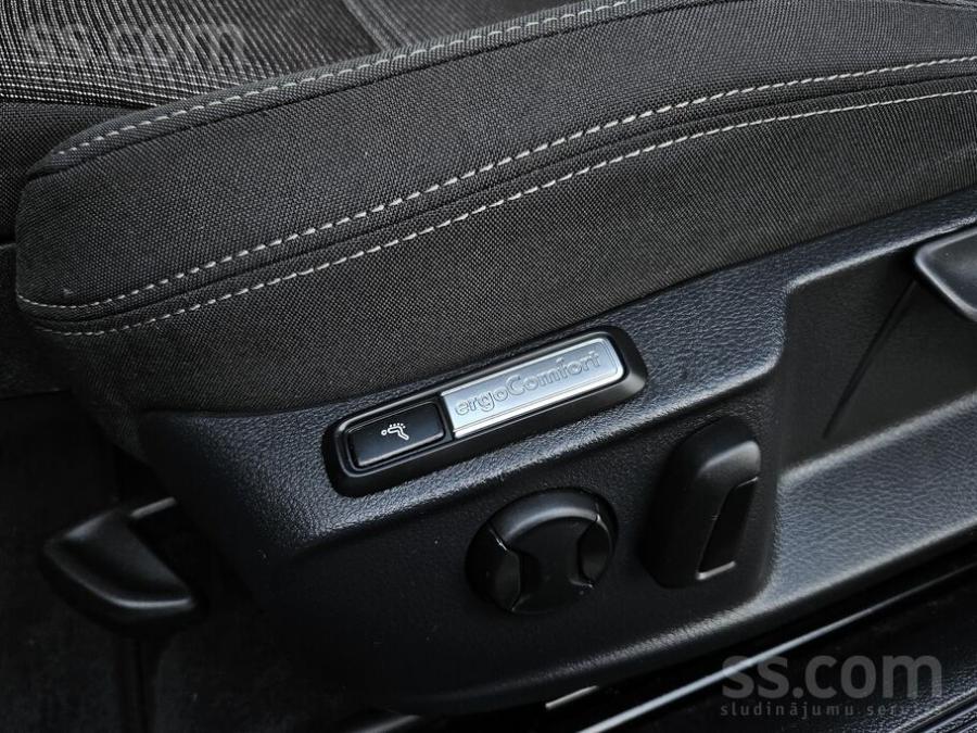 Black Volkswagen Passat B8 2015 in Jekabpils, with an engine capacity of 2.00 L and mileage of 263 thousand km for 9490 €, photo 30 on AUTOMOTO.COM.LV