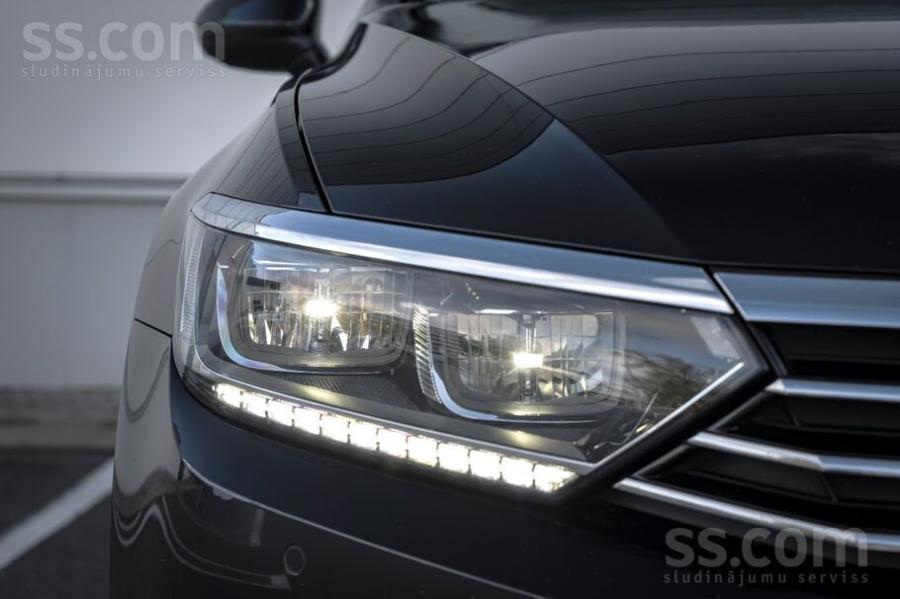 Black Volkswagen Passat B8 2015 in Riga, with an engine capacity of 1.60 L and mileage of 263 thousand km for 9490 €, photo 9 on AUTOMOTO.COM.LV