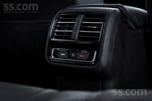 Black Volkswagen Passat B8 2015 in Riga, with an engine capacity of 1.60 L and mileage of 263 thousand km for 9490 €, photo 15 on AUTOMOTO.COM.LV