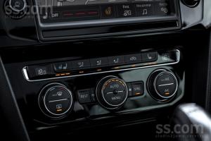 Black Volkswagen Passat B8 2015 in Riga, with an engine capacity of 1.60 L and mileage of 263 thousand km for 9490 €, photo 25 on AUTOMOTO.COM.LV