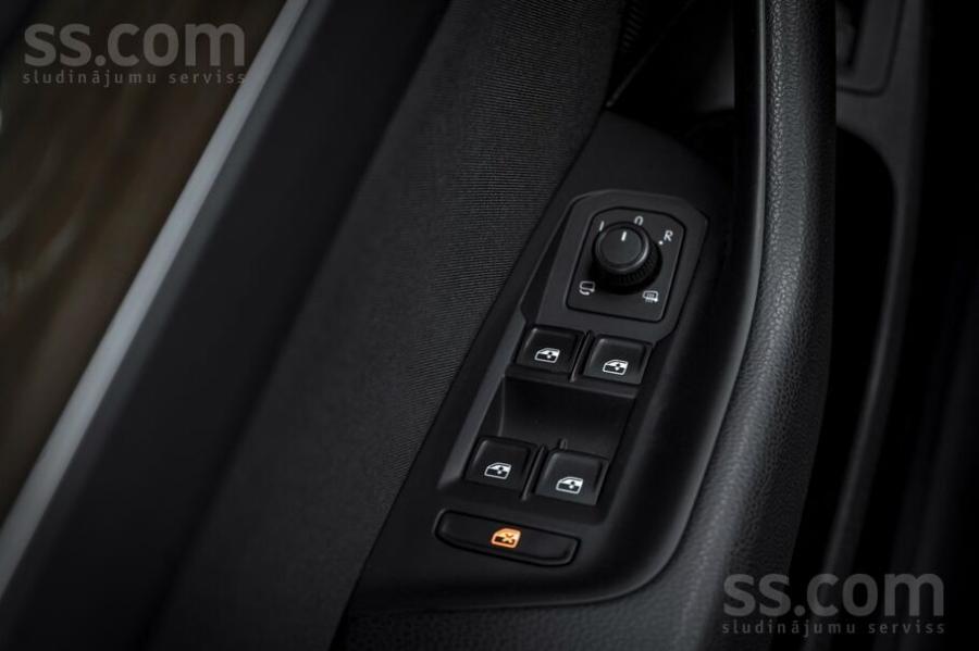 Black Volkswagen Passat B8 2015 in Riga, with an engine capacity of 1.60 L and mileage of 263 thousand km for 9490 €, photo 29 on AUTOMOTO.COM.LV
