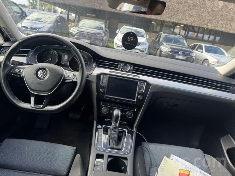 Black Volkswagen Passat B8 2015 in Riga, with an engine capacity of 1.40 L and mileage of 214 thousand km for 9990 €, photo 6 on AUTOMOTO.COM.LV