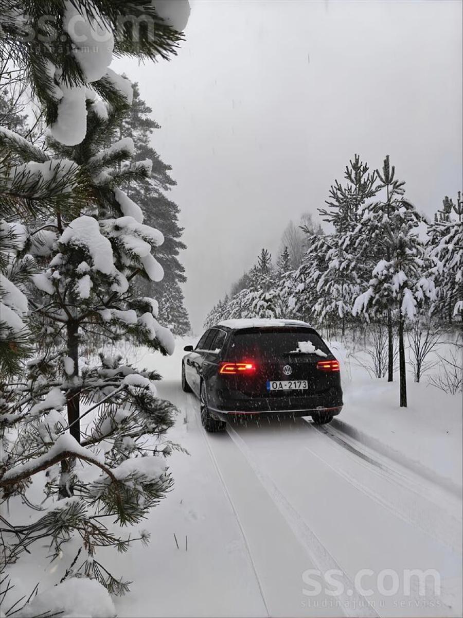 Black Volkswagen Passat B8 2016 in Riga, with an engine capacity of 2.00 L and mileage of 250 thousand km for 11500 €, photo 2 on AUTOMOTO.COM.LV