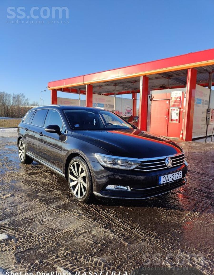 Black Volkswagen Passat B8 2016 in Riga, with an engine capacity of 2.00 L and mileage of 250 thousand km for 11500 €, photo 4 on AUTOMOTO.COM.LV