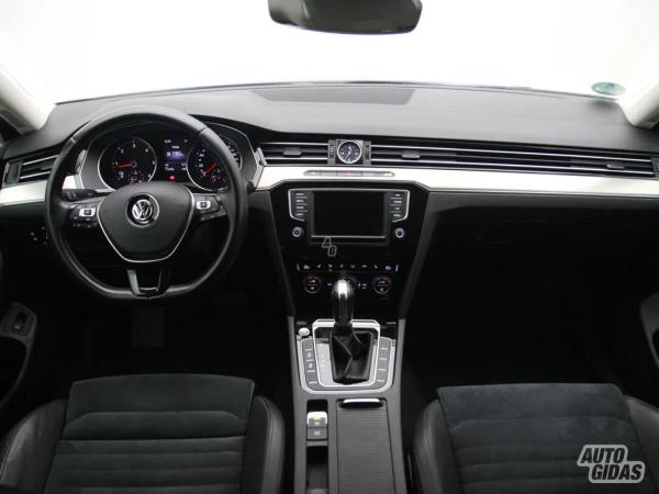 Melns Volkswagen Passat B8 2016 Viļņa, ar dzinēja tilpumu 2.00 L un nobraukumu 215 tūkst. km par 12899 €, foto 2 vietnē AUTOMOTO.COM.LV