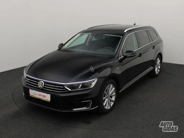 Black Volkswagen Passat B8 2016 in Vilnius, with an engine capacity of 1.40 L and mileage of 225 thousand km for 10999 €, photo 1 on AUTOMOTO.COM.LV