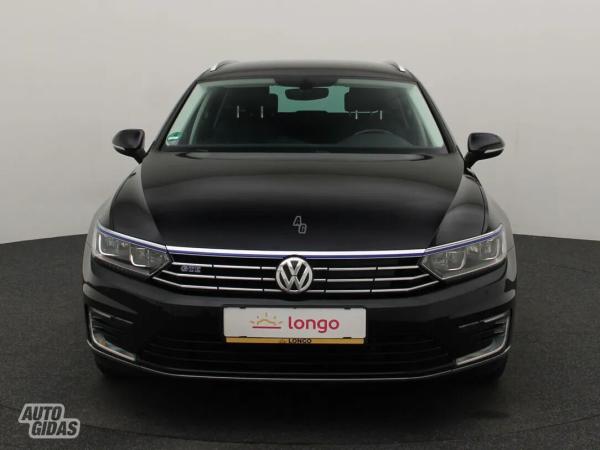 Black Volkswagen Passat B8 2016 in Vilnius, with an engine capacity of 1.40 L and mileage of 225 thousand km for 10999 €, photo 3 on AUTOMOTO.COM.LV