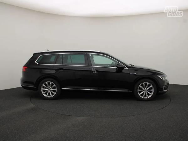 Black Volkswagen Passat B8 2016 in Vilnius, with an engine capacity of 1.40 L and mileage of 225 thousand km for 10999 €, photo 9 on AUTOMOTO.COM.LV