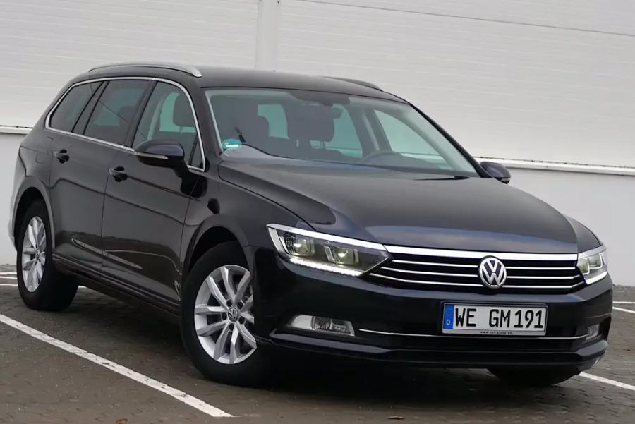 Black Volkswagen Passat B8 2016 in Riga, with an engine capacity of 2.00 L and mileage of 245 thousand km for 7800 €, photo 1 on AUTOMOTO.COM.LV