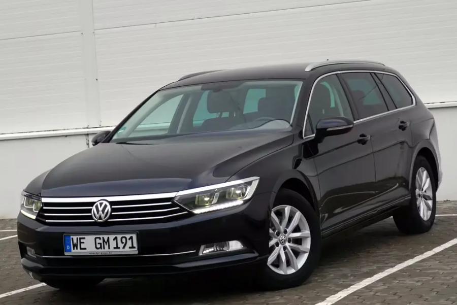 Black Volkswagen Passat B8 2016 in Riga, with an engine capacity of 2.00 L and mileage of 245 thousand km for 7800 €, photo 3 on AUTOMOTO.COM.LV