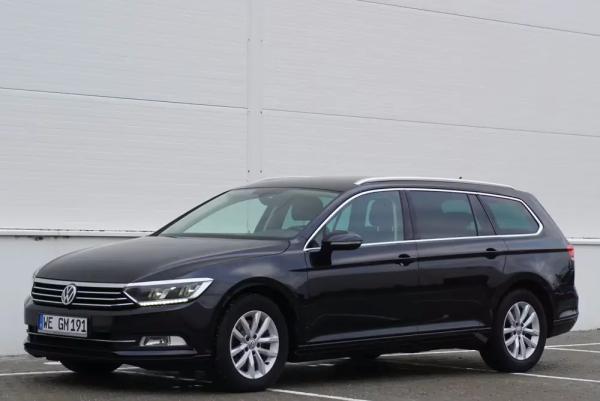 Black Volkswagen Passat B8 2016 in Riga, with an engine capacity of 2.00 L and mileage of 245 thousand km for 7800 €, photo 3 on AUTOMOTO.COM.LV