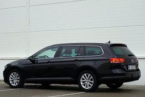 Black Volkswagen Passat B8 2016 in Riga, with an engine capacity of 2.00 L and mileage of 245 thousand km for 7800 €, photo 6 on AUTOMOTO.COM.LV