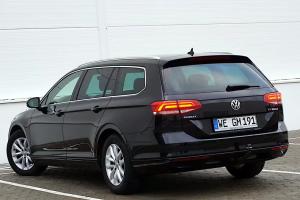 Black Volkswagen Passat B8 2016 in Riga, with an engine capacity of 2.00 L and mileage of 245 thousand km for 7800 €, photo 7 on AUTOMOTO.COM.LV