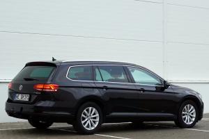 Black Volkswagen Passat B8 2016 in Riga, with an engine capacity of 2.00 L and mileage of 245 thousand km for 7800 €, photo 9 on AUTOMOTO.COM.LV