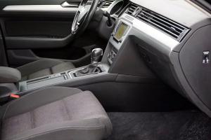 Black Volkswagen Passat B8 2016 in Riga, with an engine capacity of 2.00 L and mileage of 245 thousand km for 7800 €, photo 12 on AUTOMOTO.COM.LV