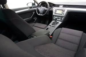 Black Volkswagen Passat B8 2016 in Riga, with an engine capacity of 2.00 L and mileage of 245 thousand km for 7800 €, photo 13 on AUTOMOTO.COM.LV