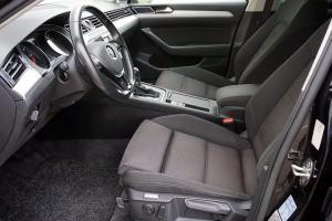 Black Volkswagen Passat B8 2016 in Riga, with an engine capacity of 2.00 L and mileage of 245 thousand km for 7800 €, photo 15 on AUTOMOTO.COM.LV
