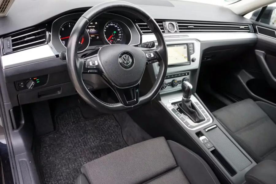 Black Volkswagen Passat B8 2016 in Riga, with an engine capacity of 2.00 L and mileage of 245 thousand km for 7800 €, photo 16 on AUTOMOTO.COM.LV