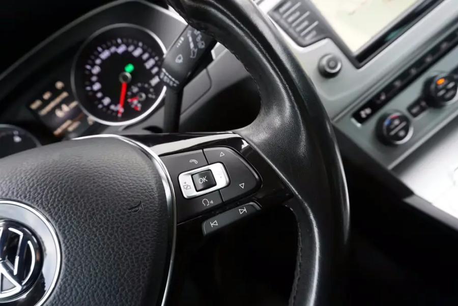 Black Volkswagen Passat B8 2016 in Riga, with an engine capacity of 2.00 L and mileage of 245 thousand km for 7800 €, photo 18 on AUTOMOTO.COM.LV
