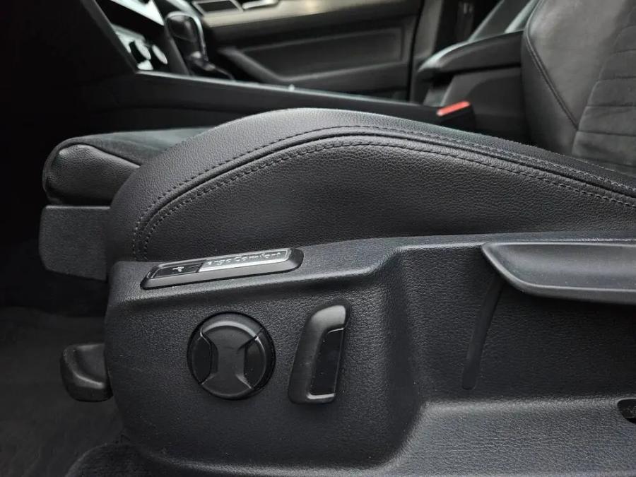 Melns Volkswagen Passat B8 2016 Jēkabpils, ar dzinēja tilpumu 2.00 L un nobraukumu 297 tūkst. km par 9990 €, foto 24 vietnē AUTOMOTO.COM.LV
