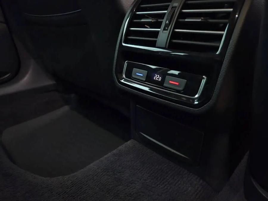 Melns Volkswagen Passat B8 2016 Jēkabpils, ar dzinēja tilpumu 2.00 L un nobraukumu 297 tūkst. km par 9990 €, foto 25 vietnē AUTOMOTO.COM.LV