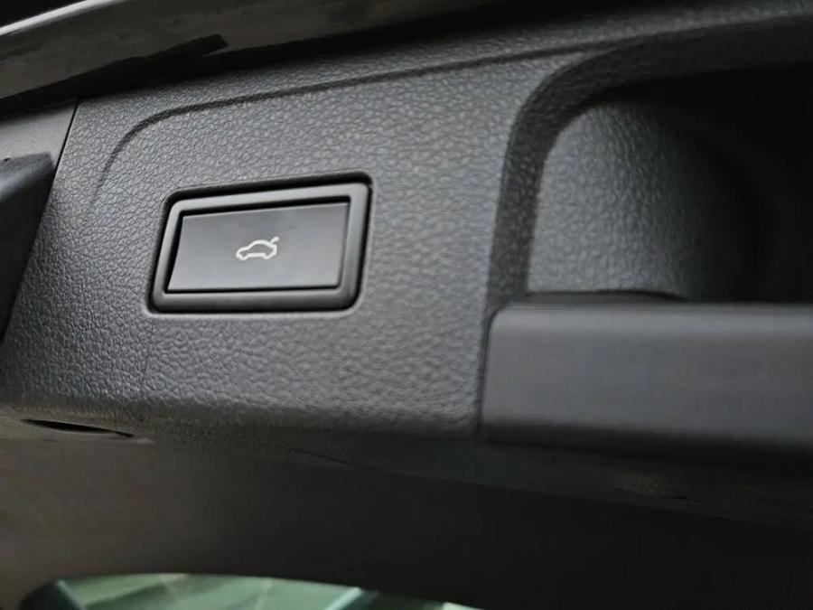 Melns Volkswagen Passat B8 2016 Jēkabpils, ar dzinēja tilpumu 2.00 L un nobraukumu 297 tūkst. km par 9990 €, foto 26 vietnē AUTOMOTO.COM.LV