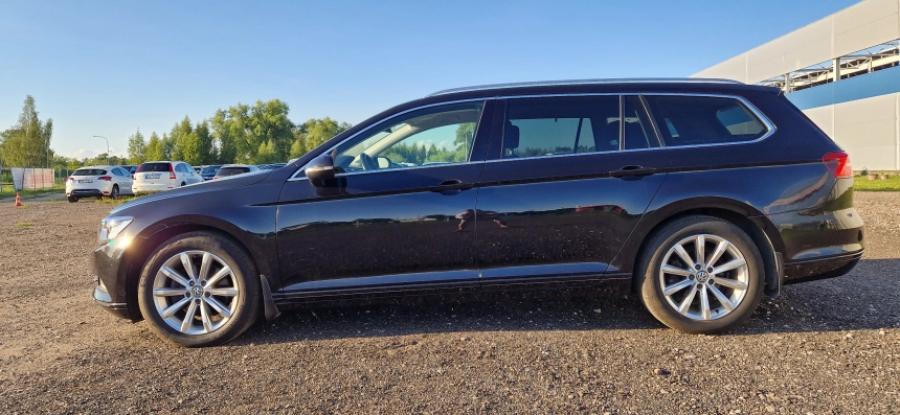 Black Volkswagen Passat B8 2016 in Riga, with an engine capacity of 2.00 L and mileage of 163 thousand km for 12250 €, photo 3 on AUTOMOTO.COM.LV