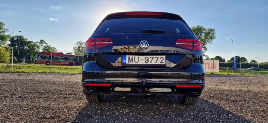 Black Volkswagen Passat B8 2016 in Riga, with an engine capacity of 2.00 L and mileage of 163 thousand km for 12250 €, photo 5 on AUTOMOTO.COM.LV