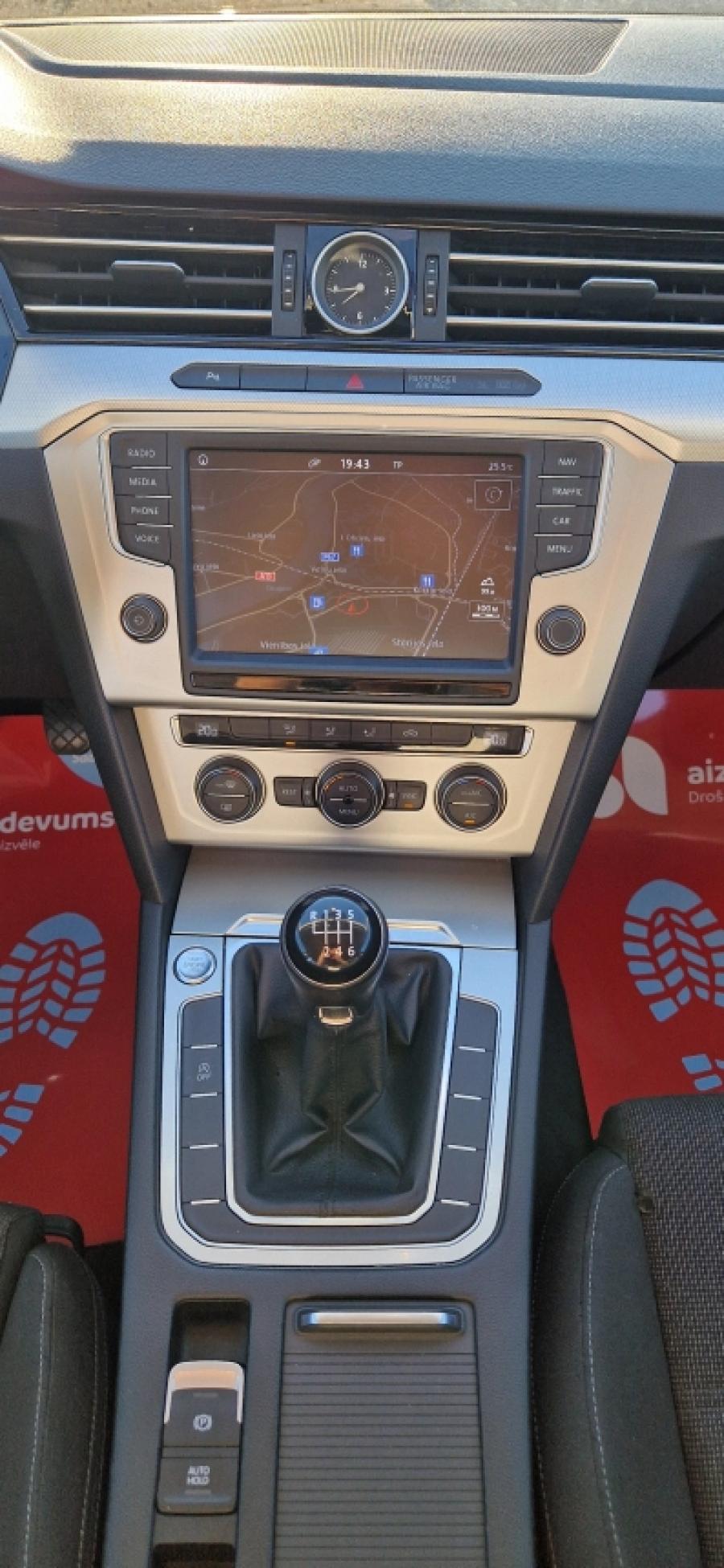 Black Volkswagen Passat B8 2016 in Riga, with an engine capacity of 2.00 L and mileage of 163 thousand km for 12250 €, photo 12 on AUTOMOTO.COM.LV