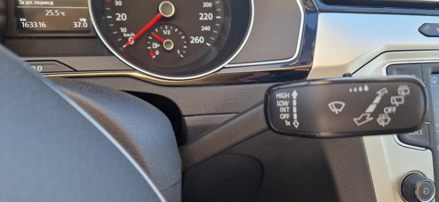 Black Volkswagen Passat B8 2016 in Riga, with an engine capacity of 2.00 L and mileage of 163 thousand km for 12250 €, photo 16 on AUTOMOTO.COM.LV