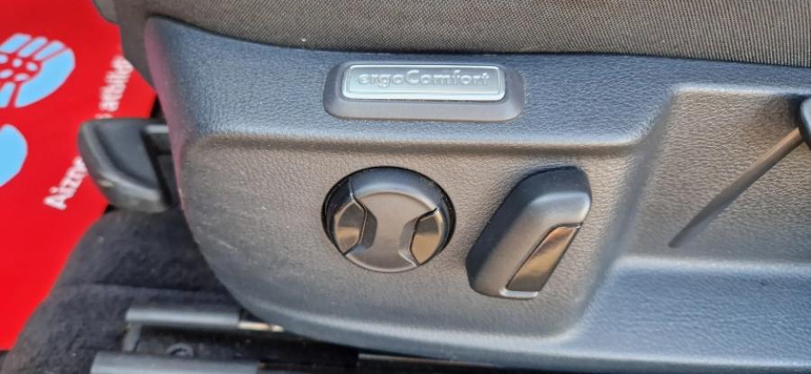 Black Volkswagen Passat B8 2016 in Riga, with an engine capacity of 2.00 L and mileage of 163 thousand km for 12250 €, photo 21 on AUTOMOTO.COM.LV