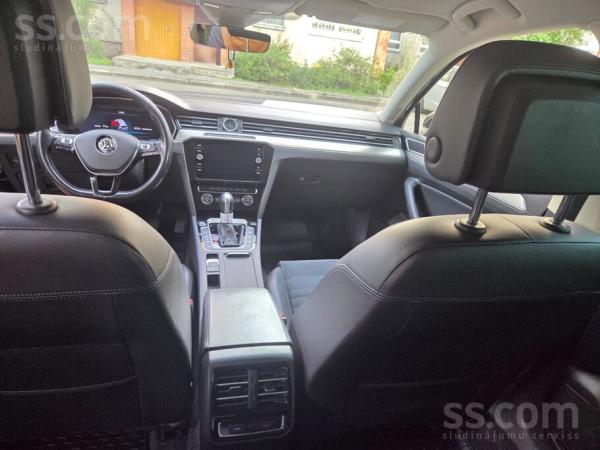 Black Volkswagen Passat B8 2016 in Riga, with an engine capacity of 2.00 L and mileage of 205 thousand km for 12500 €, photo 5 on AUTOMOTO.COM.LV