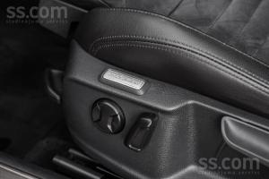 Black Volkswagen Passat B8 2016 in Ogre, with an engine capacity of 2.00 L and mileage of 200 thousand km for 12500 €, photo 13 on AUTOMOTO.COM.LV