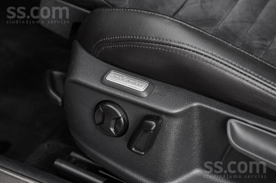 Black Volkswagen Passat B8 2016 in Ogre, with an engine capacity of 2.00 L and mileage of 200 thousand km for 12500 €, photo 13 on AUTOMOTO.COM.LV
