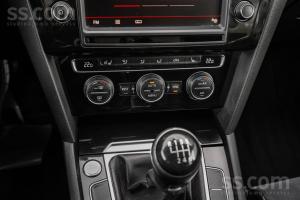 Black Volkswagen Passat B8 2016 in Ogre, with an engine capacity of 2.00 L and mileage of 200 thousand km for 12500 €, photo 16 on AUTOMOTO.COM.LV