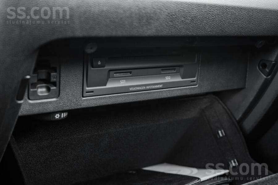 Black Volkswagen Passat B8 2016 in Ogre, with an engine capacity of 2.00 L and mileage of 200 thousand km for 12500 €, photo 19 on AUTOMOTO.COM.LV