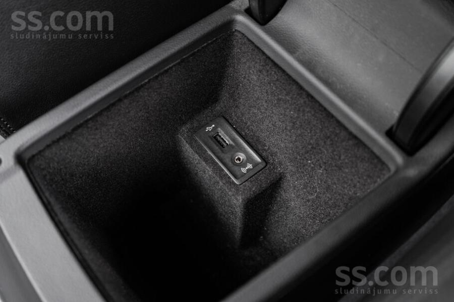Black Volkswagen Passat B8 2016 in Ogre, with an engine capacity of 2.00 L and mileage of 200 thousand km for 12500 €, photo 20 on AUTOMOTO.COM.LV