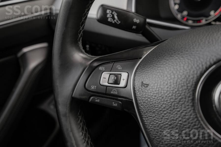 Black Volkswagen Passat B8 2016 in Ogre, with an engine capacity of 2.00 L and mileage of 200 thousand km for 12500 €, photo 21 on AUTOMOTO.COM.LV