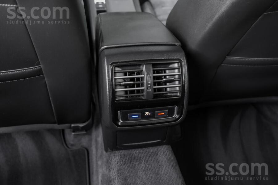 Black Volkswagen Passat B8 2016 in Ogre, with an engine capacity of 2.00 L and mileage of 200 thousand km for 12500 €, photo 24 on AUTOMOTO.COM.LV